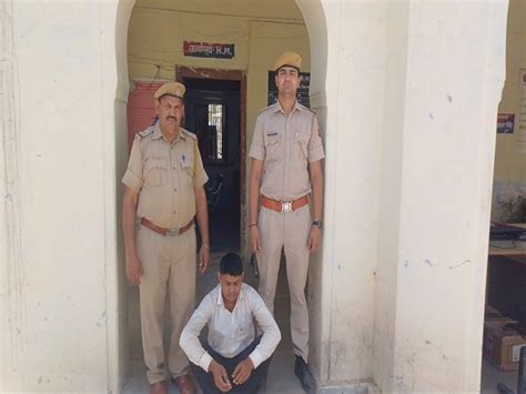 Tractor Trolley Loaded With Illegal Gravel Seized अवैध बजरी से भरी