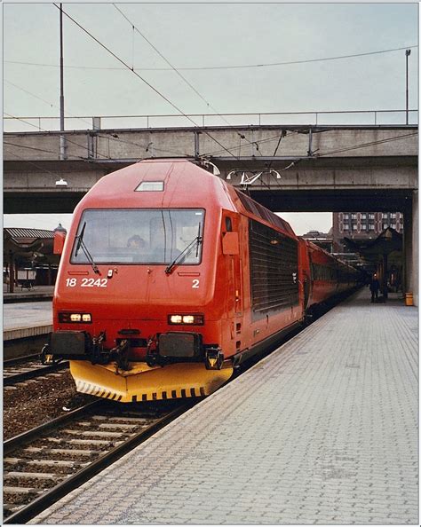 Die Nsb El 18 2242 In Oslo S Analogbild Vom April 1999 Fotowelten