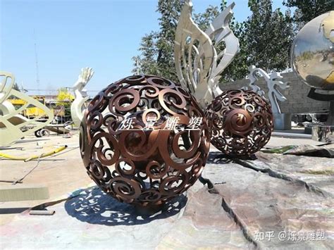 镜面月亮不锈钢雕塑小区景观镂空球雕塑制作 知乎