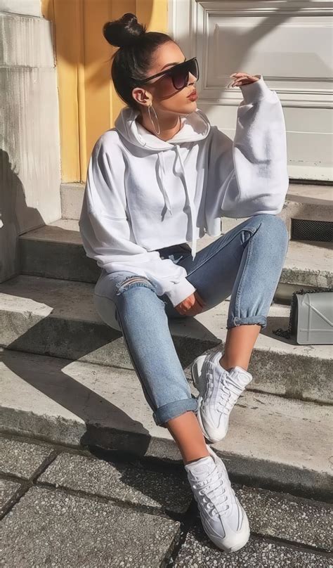 15 Cropped Hoodie Outfits That Are In Trend Styleoholic