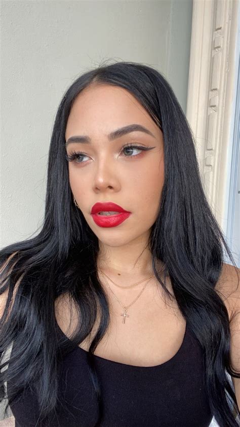 Red Lipstick Huda Beauty