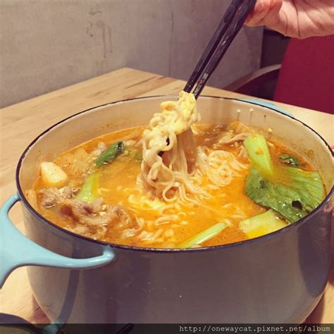 看韓劇吃飽飽 韓式泡菜部隊鍋簡單煮 By 喵大俠食驗室 𓃠 愛料理