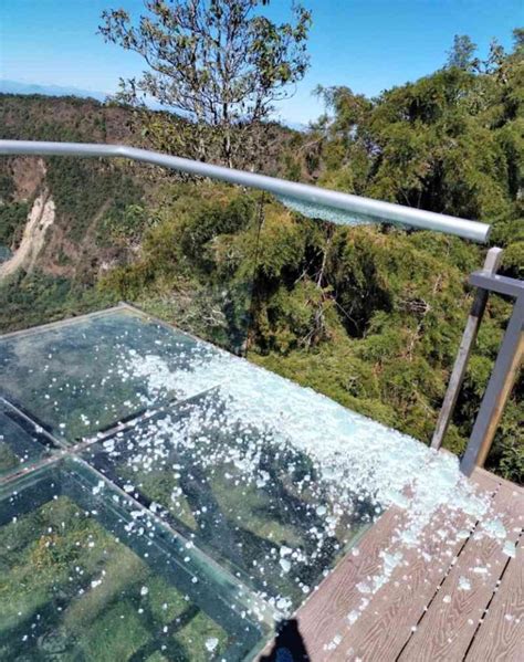 Mirador De Cristal De El Boquerón Sufre Daños Por Fuerte Sismo