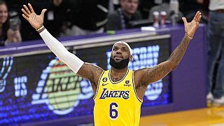 NBA le king LeBron James devient le meilleur marqueur de l histoire du basketball américain