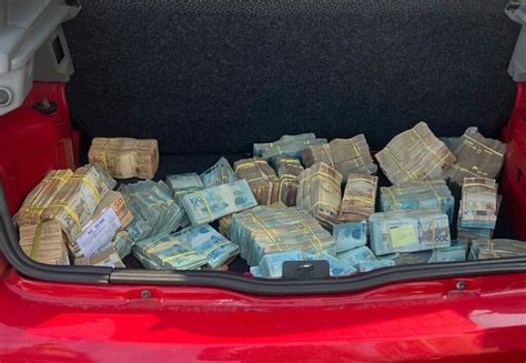PM localiza veículo abandonado mais de R 1 milhão na mala em São