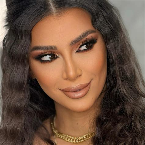 هاد الفيديو مصورتو من 2023 ومانزلتو هلا حبيت نزلو كنت عم صور لشركة البسة وعبايات لدول الخليج