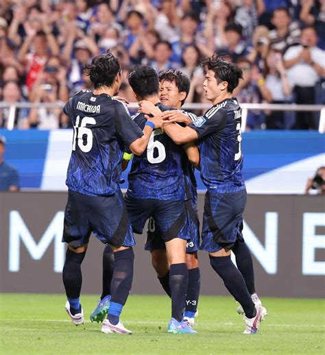 森保ジャパンが2点リードで折り返す キャプテン遠藤が最終予選チーム初ゴール 7か月ぶり代表復帰の三笘薫が追加点 スポーツ報知