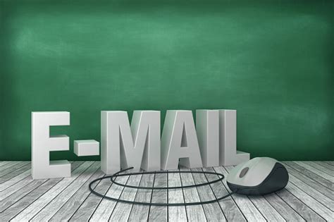 칠판 배경에 컴퓨터 마우스와 3d 단어 전자 메일 3d 렌더링 3차원 형태에 대한 스톡 사진 및 기타 이미지 3차원 형태 교실 Istock