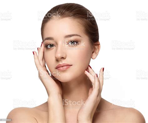 아름다운 여인 얼굴 클로즈 업 인물사진 젊은 스튜디오의 인명별 메이크업 화장품에 대한 스톡 사진 및 기타 이미지 메이크업 화장품 무대 화장 백인종 Istock