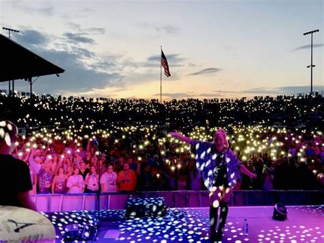 Lauren Alaina Shinin Bright As Always Lauren Alaina Concert Lauren