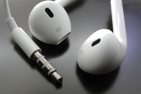 Tips On How To Keep Earbuds From Falling Out Photos Audio MAV