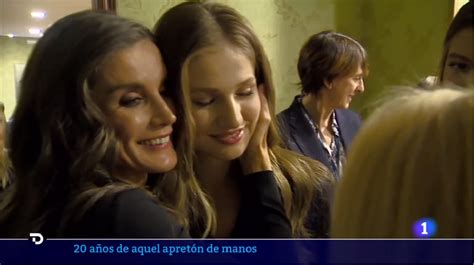 El rey Felipe VI muestra su lado más cariñoso con la reina Letizia y