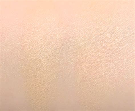 Hourglass Soft Light Ambient Lighting Powder Review Swatches