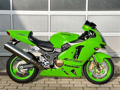 This 20 Year Old Kawasaki Can Kick The New Suzuki Hayabusas Butt