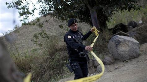 Al Menos Un Policía Muerto Y Cinco Heridos En Tres Ataques Armados En