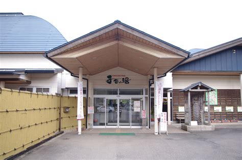 子宝温泉駅駅におりるとそこはもう温泉だった 珍鉄