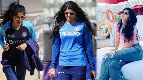 T20 World Cup ఆసీస్‌ గడ్డపై టీమిండియాతో జర్నీ చేస్తోన్న ఈ యువతి ఎవరో తెలుసా కోచ్‌కు ఏమాత్రం