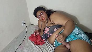 FUTANARI JU ESPOSA SAFADA É UMA ENTEADA QUE RECEBE RECEBE UM GRANDE PAU ENTRE AS PERNAS E GOZA
