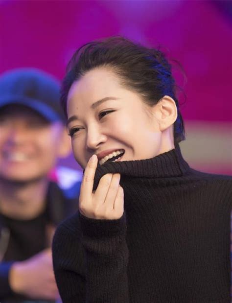 48岁许晴近照，满脸胶原蛋白，谁还能这个年纪肆无忌惮地做鬼脸