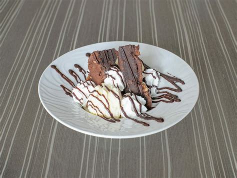 Brownie De Chocolate Y Nueces Con Helado De Vainilla Yallegoes