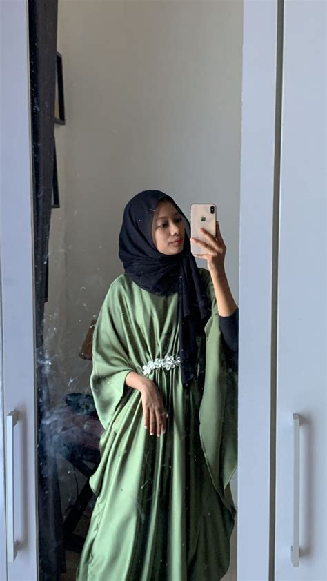 Miror Selfie Gaya Hijab Gaya Busana Model Pakaian