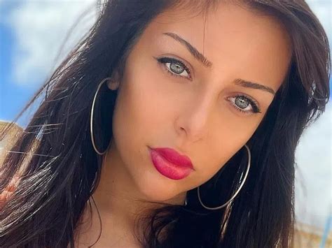 Какво се случва с Ергенът Още една участничка си има гадже Звезди Woman Bg