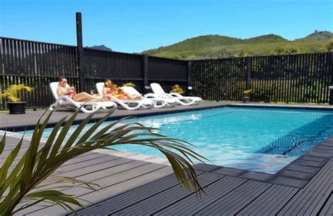 Boaza Place Is Situated In Nikao And Offers An Outdoor Swimming Pool