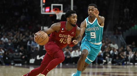 Cavs without superstar against Hornets