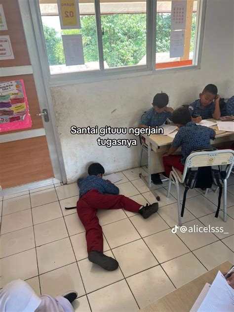 Guru Ini Abadikan Kelakuan Murid Yang Kelewat Random 8 Potretnya