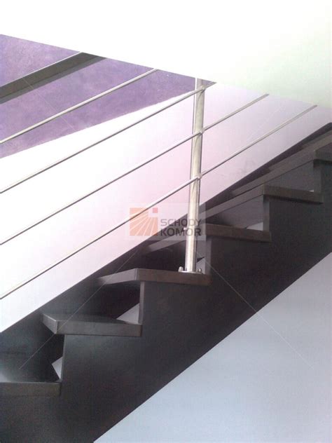 schody drewniane z balustradą metalową ze stali polerowanej Schody Komor