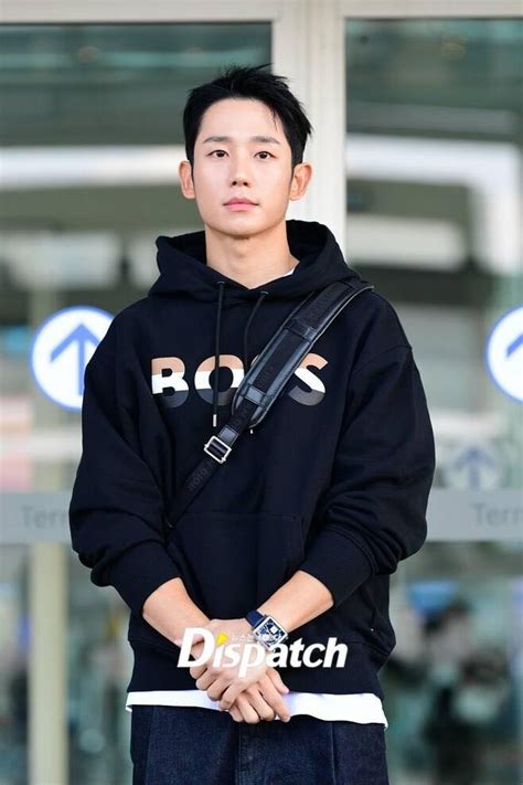 လေဆိပ်ကထွက်သွားတဲ့ ပုံတွေကြောင့် ပရိသတ်တွေရဲ့ မေးခွန်းထုတ်တာခံနေရတဲ့ ကိုစိုးမိုးနိုင