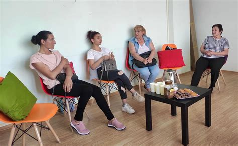 Eng Below Կանանց իրավունքների տունն իրականացրել է գրագետ ծնողավարման դասընթաց 😊 👧🏻🧒🏻Դասընթացի