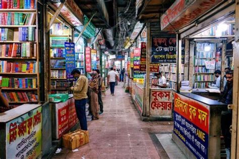 ঢাকা শহরের বইয়ের দোকান ট্রুথস ইন বিটুইন