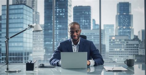 12 Effective Leadership Communication Strategies Guide