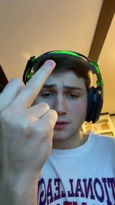 Hétéro Findom Alpha Veut Toute Votre Attention Xhamster