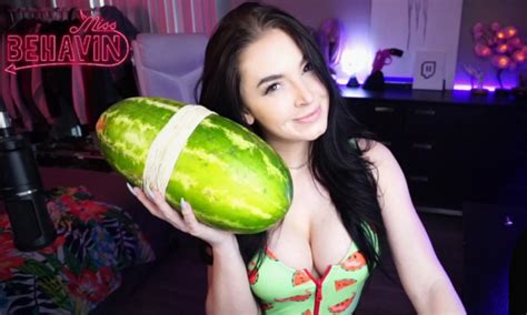 Twitch Baneó Por Solo 3 Días A Streamer Que Se Desnudó Durante Su