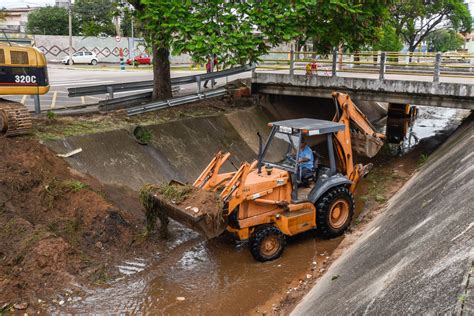 Prefeitura executa obras de prevenção à enchentes em toda a cidade