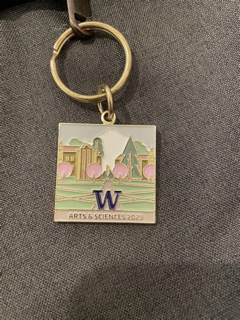 Do Any 2021 Alumni Still Have This Keychain And Not Care About It My