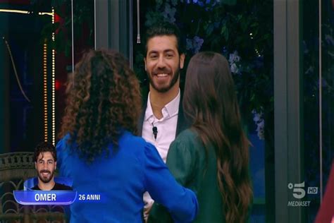 Grazia Kendi Flirt Con Omer Al Grande Fratello È Una Cosa Incredibile Ballo Sensuale