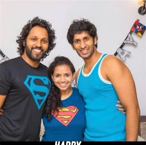 මගේ පිස්සු මල්ලිට සුබම සුබ උපන්දිනයක් ජනප්‍රිය නළු රොෂාන් රණවන එකම සහෝදරයාගේ උපන්දිනයට කරපු