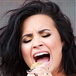 Demi Lovato Age Family Bio Famous Birthdays