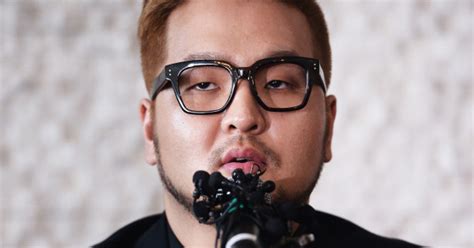 Sk포토 김태우 기자회견 자신의 의견 밝히는 김태우