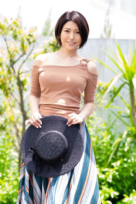 Juy 995 完熟 Madonna史上最も美しいアラフィフ人妻 甘乃つばき 49歳 専属決定special 禁欲解放ケダモノ中出し3本番 解