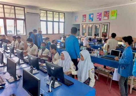 Kegiatan Pkm Di Smk Wira Buana 2 Tentang Pembuatan Aplikasi Android