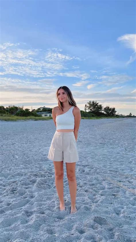 Summer Bucket List Goals Ideas For Photos Beach Neutral Elegant Beach Outfit Aritzia Outfit Fashion