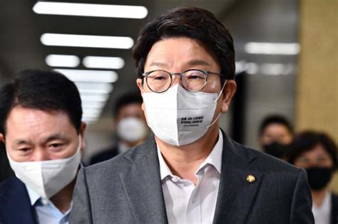 권성동 이준석 윤리위 결정 존중해야조기 전대는 불가능 아주경제