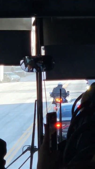 취임식 장소로 이동중 도로는 통제된 상태 Youtube