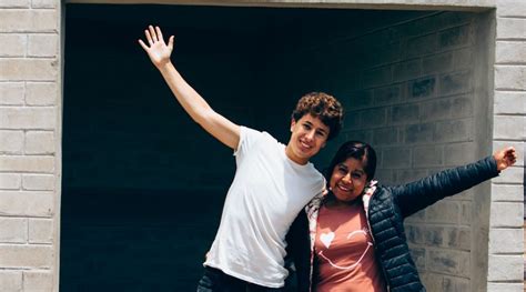 Juanpa Zurita Presenta Su Documental 1314 El Reto De Ayudar Tú En Línea