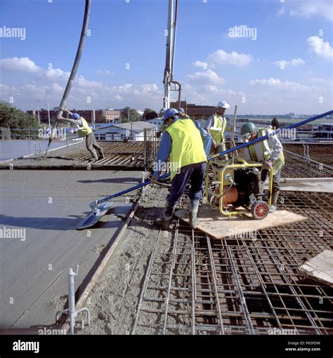 Screeding In Situ Reinforced Concrete Slab Stock Photo Alamy