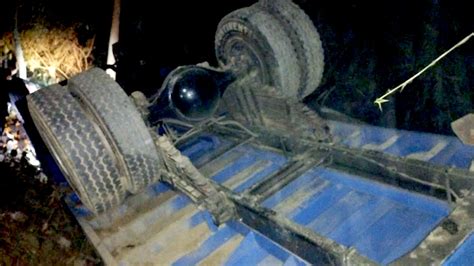 নিয়ন্ত্রণ হারিয়ে ঘরে ট্রাক প্রাণ গেল ঘুমন্ত শিশুর